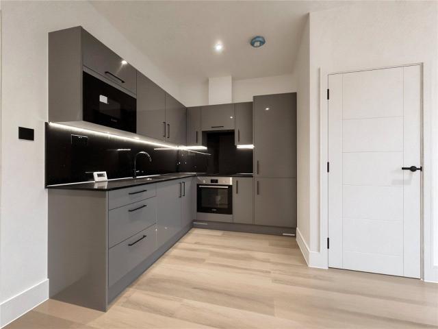 1 BEDROOM Flat / Apartment