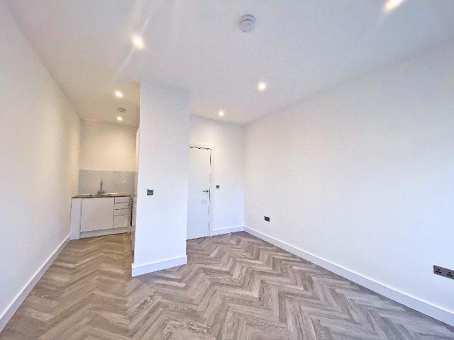 1 BEDROOM Flat / Apartment
