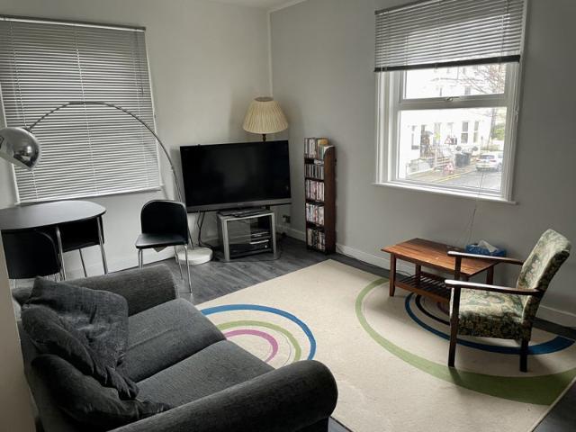 1 bedroom flat close to sea & town centre