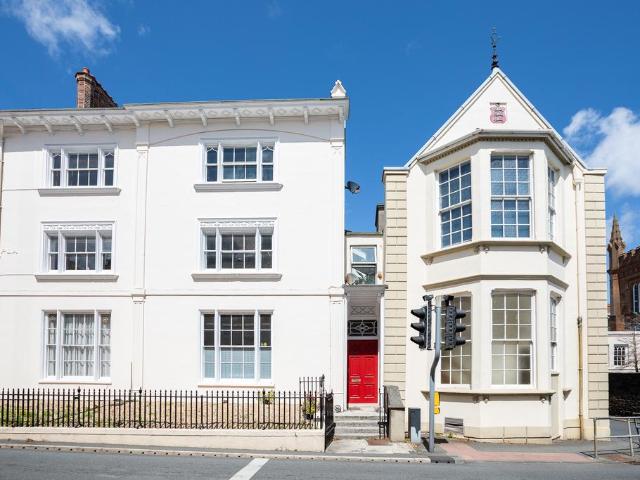 1 bedroom flat for sale