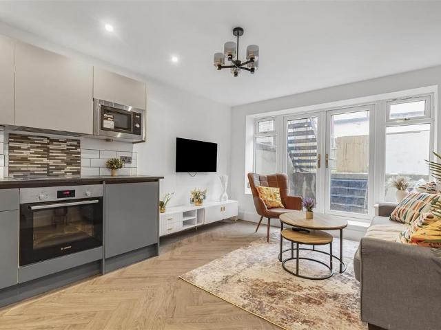 1 bedroom flat for sale