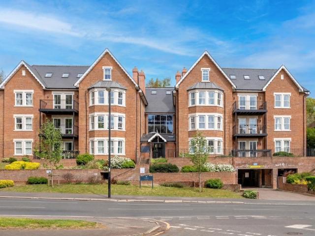 1 bedroom ground flat for sale
