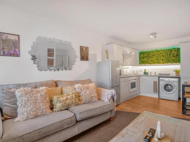 1 bedroom flat for sale