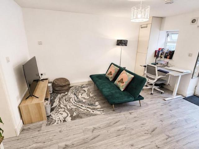 1 bedroom flat for sale