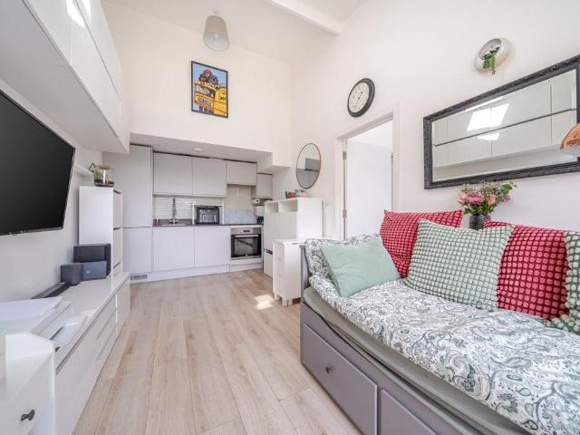 1 bedroom flat for sale