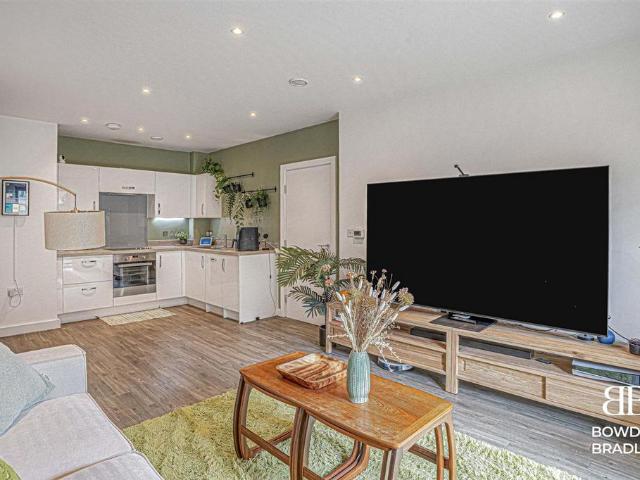 1 bedroom flat for sale
