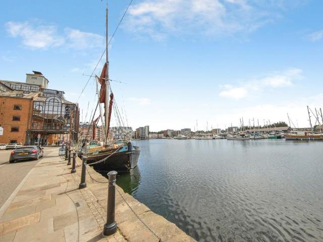 1 bedroom flat for sale