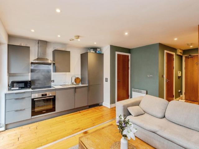 1 bedroom flat for sale