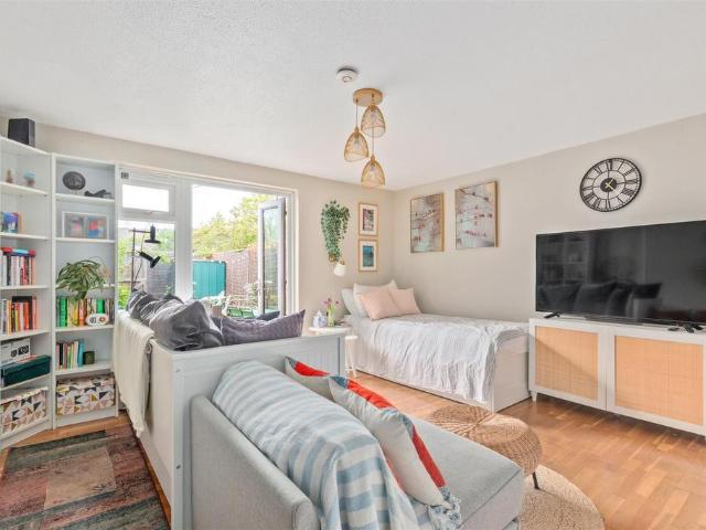 1 bedroom flat for sale