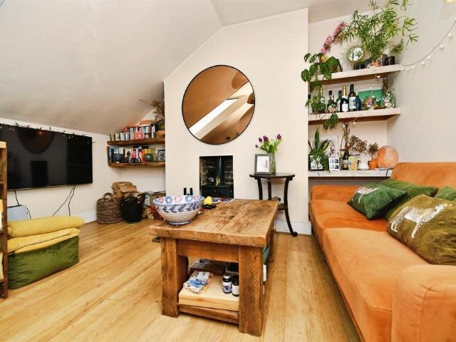 1 bedroom flat for sale