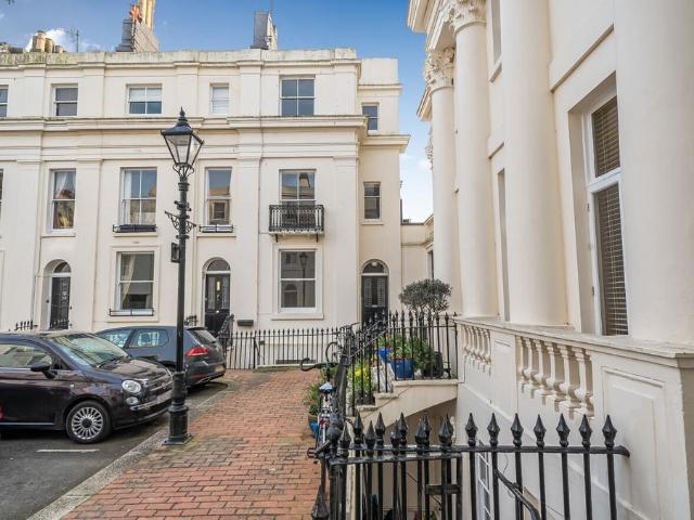 1 bedroom flat for sale