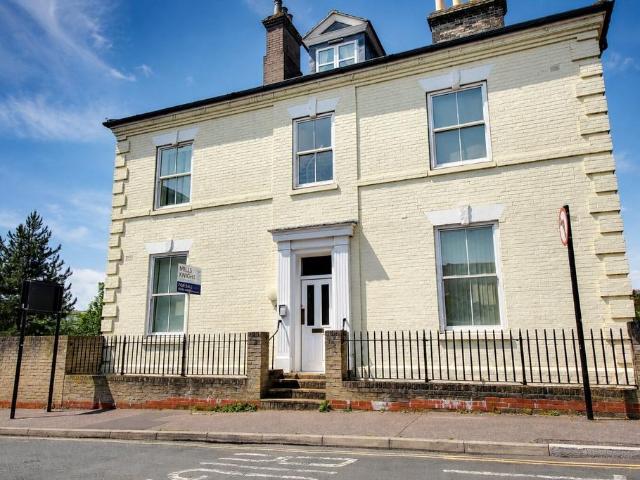 1 bedroom flat for sale