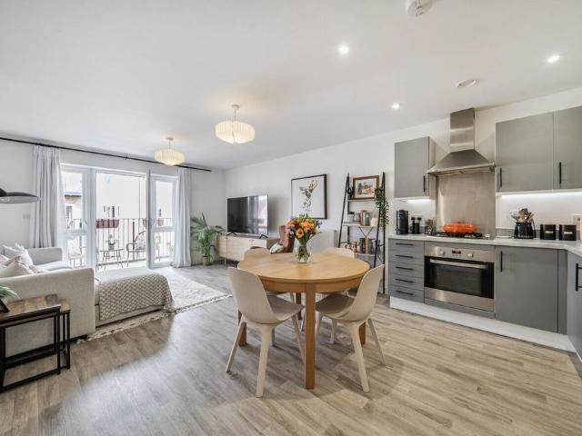 1 bedroom flat for sale