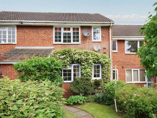 1 bedroom ground maisonette for sale