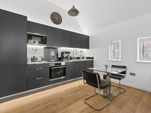 1 bedroom flat for sale