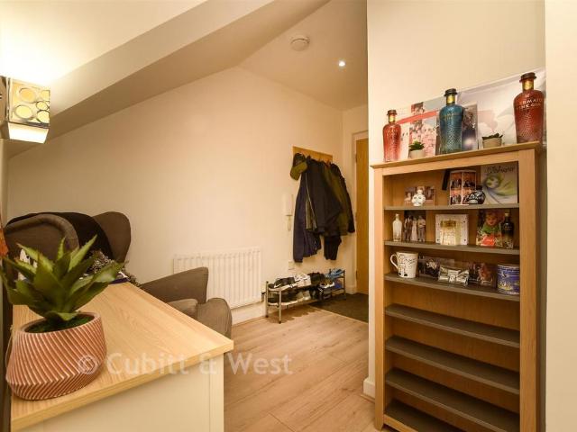1 bedroom flat for sale