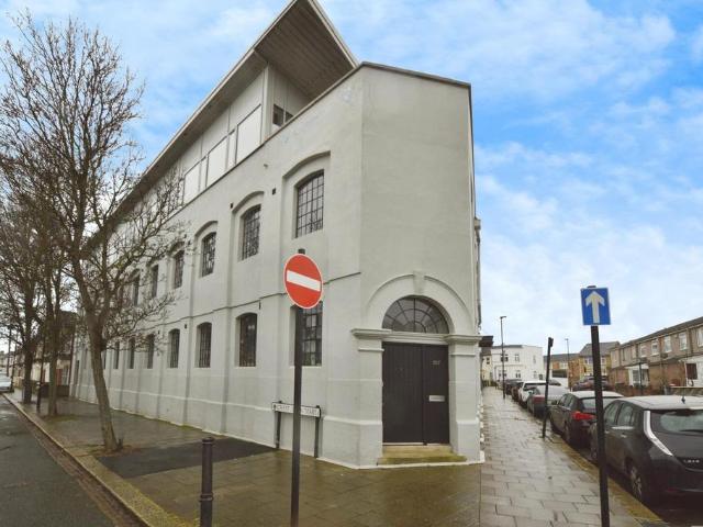 1 bedroom flat for sale