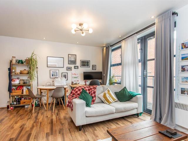 1 bedroom flat for sale
