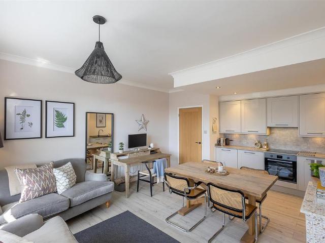 1 bedroom flat for sale