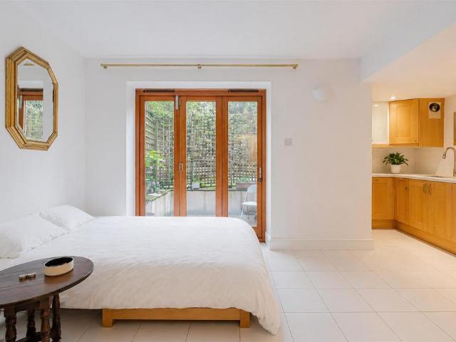 1 bedroom flat for sale