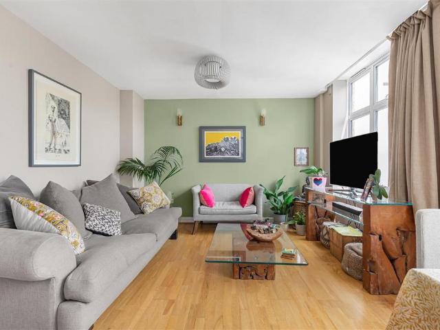 1 bedroom flat for sale