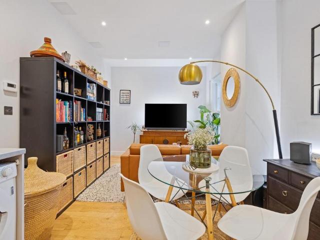 1 bedroom flat for sale