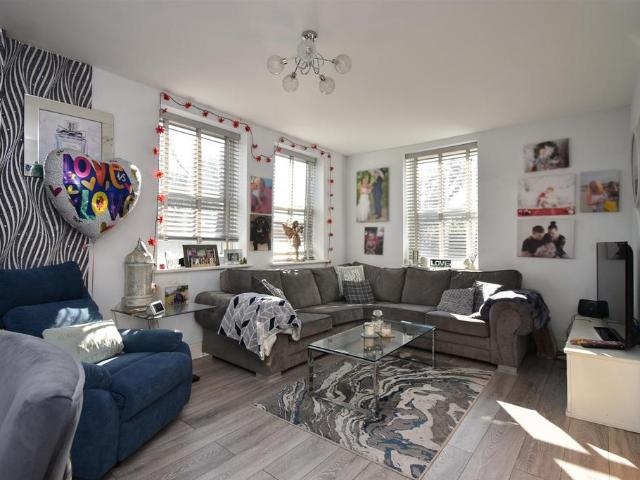 1 bedroom flat for sale