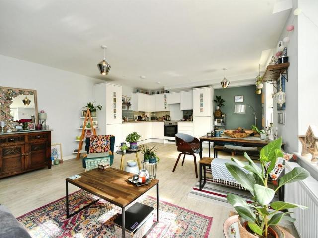 1 bedroom flat for sale