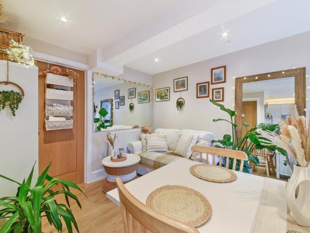 1 bedroom flat for sale