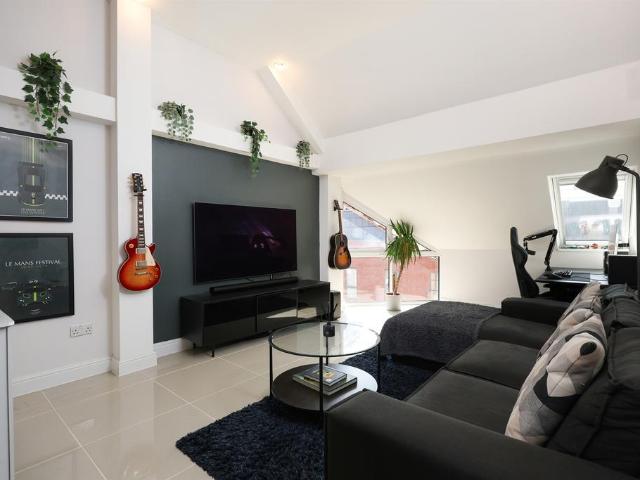 1 bedroom flat for sale