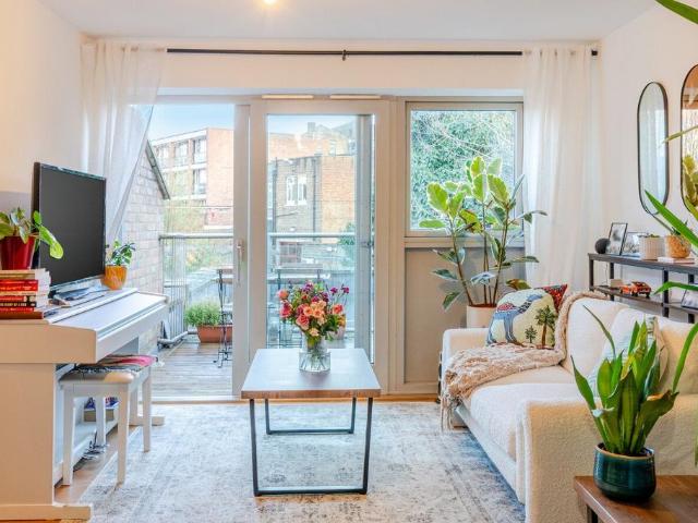 1 bedroom flat for sale
