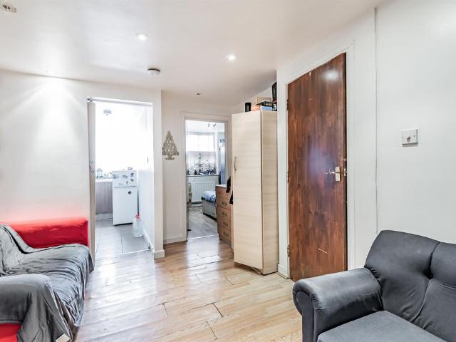 1 bedroom flat for sale