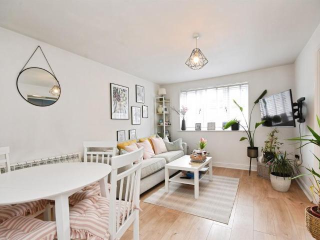 1 bedroom flat for sale