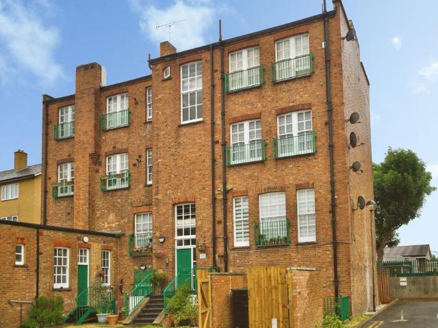 1 bedroom flat for sale