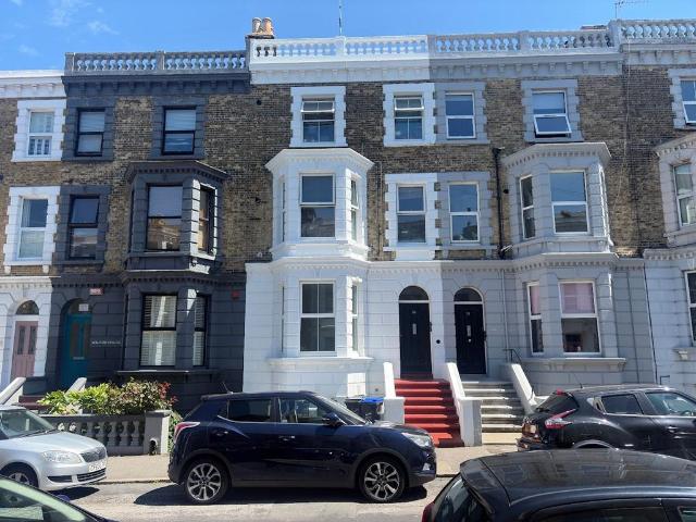 5 bedroom flat for sale