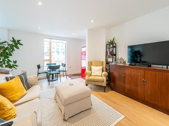 1 bedroom flat for sale