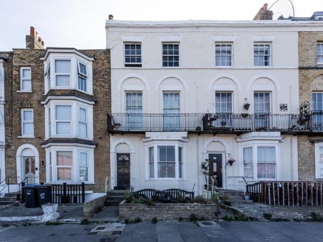 1 bedroom flat for sale