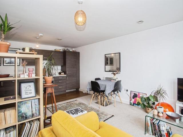 1 bedroom flat for sale
