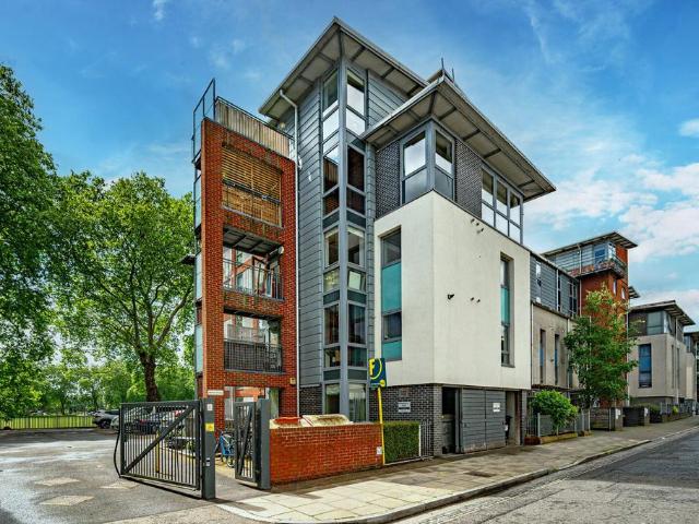 1 bedroom flat for sale