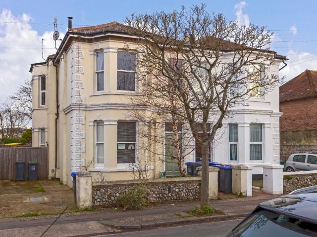 1 bedroom maisonette for sale