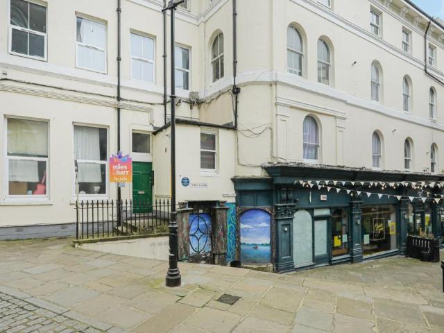 1 bedroom flat for sale