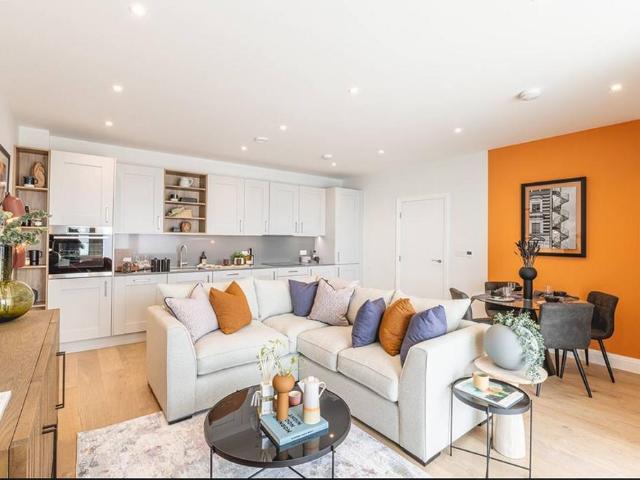 2 bedroom flat for sale