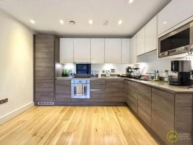 1 bedroom flat for sale in 4 Gullivers Walk, Surrey Quays, London, SE8