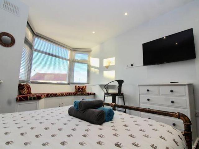 1 bedroom flat for sale in 114B Tycoch Road, Sketty, Swansea, West Glamorgan, SA2 9EQ, SA2