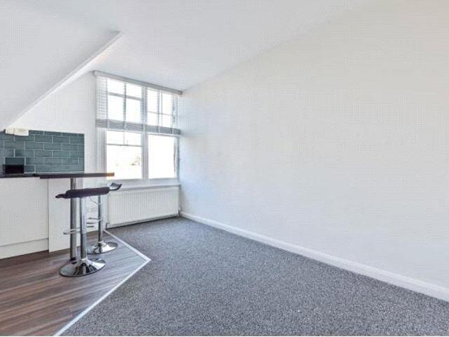 1 bedroom flat for sale in 14 Dene Road, Guildford, Surrey, GU1