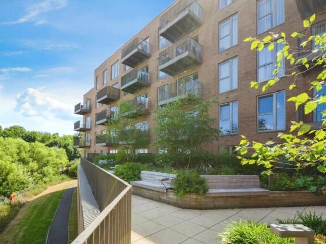 1 bedroom flat for sale in 1 Frogmore Avenue, Watford, WD17