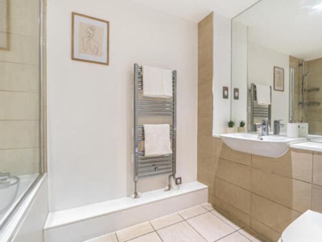 1 bedroom flat for sale in 1 Silvertown Square, London, E16 1GW, E16