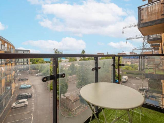 1 bedroom flat for sale in 21 Durnsford Road, London, SW19