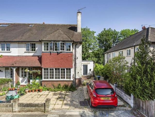 1 bedroom flat for sale in Tangier Road, Richmond, TW10
