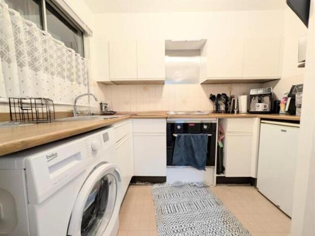 1 bedroom flat for sale in The Drive, Langley, SL3